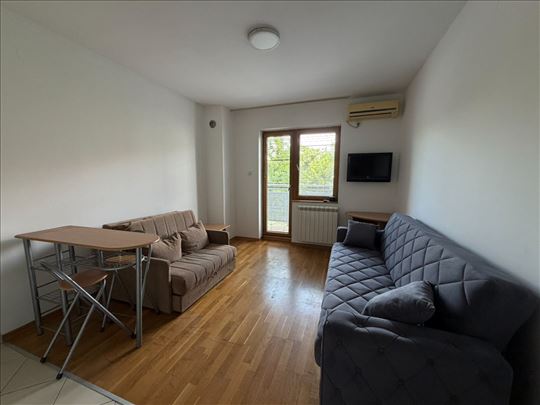 Garsonjera - 28m2- Grbavica