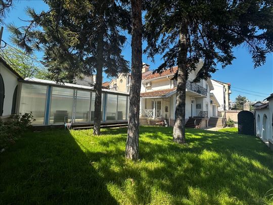 Dedinje, luks polunameštena 5.0 bazen, garaža