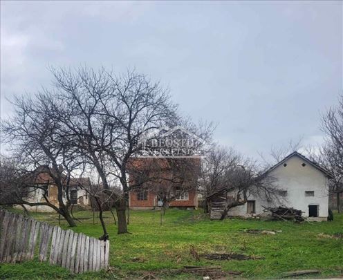 Mladenovac - Vlaška - dve kuće ID#25093