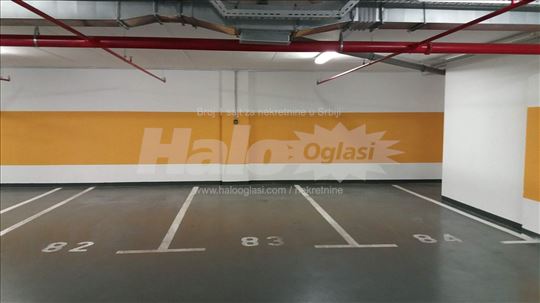 Izdajem garazno mesto Juzni Bulevar-Sumatovacka