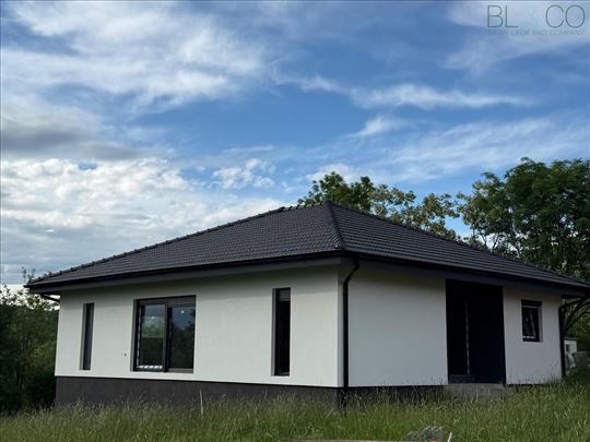 Kuća na prodaju na 17ari placa