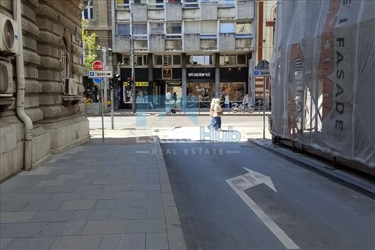 Potpuno opremljenih 5 odvojenih kanc. - Skupština