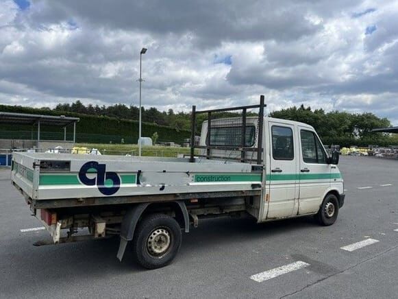Prodaje se Volkswagen Crafter kamion s ravnom platformom na aukciji