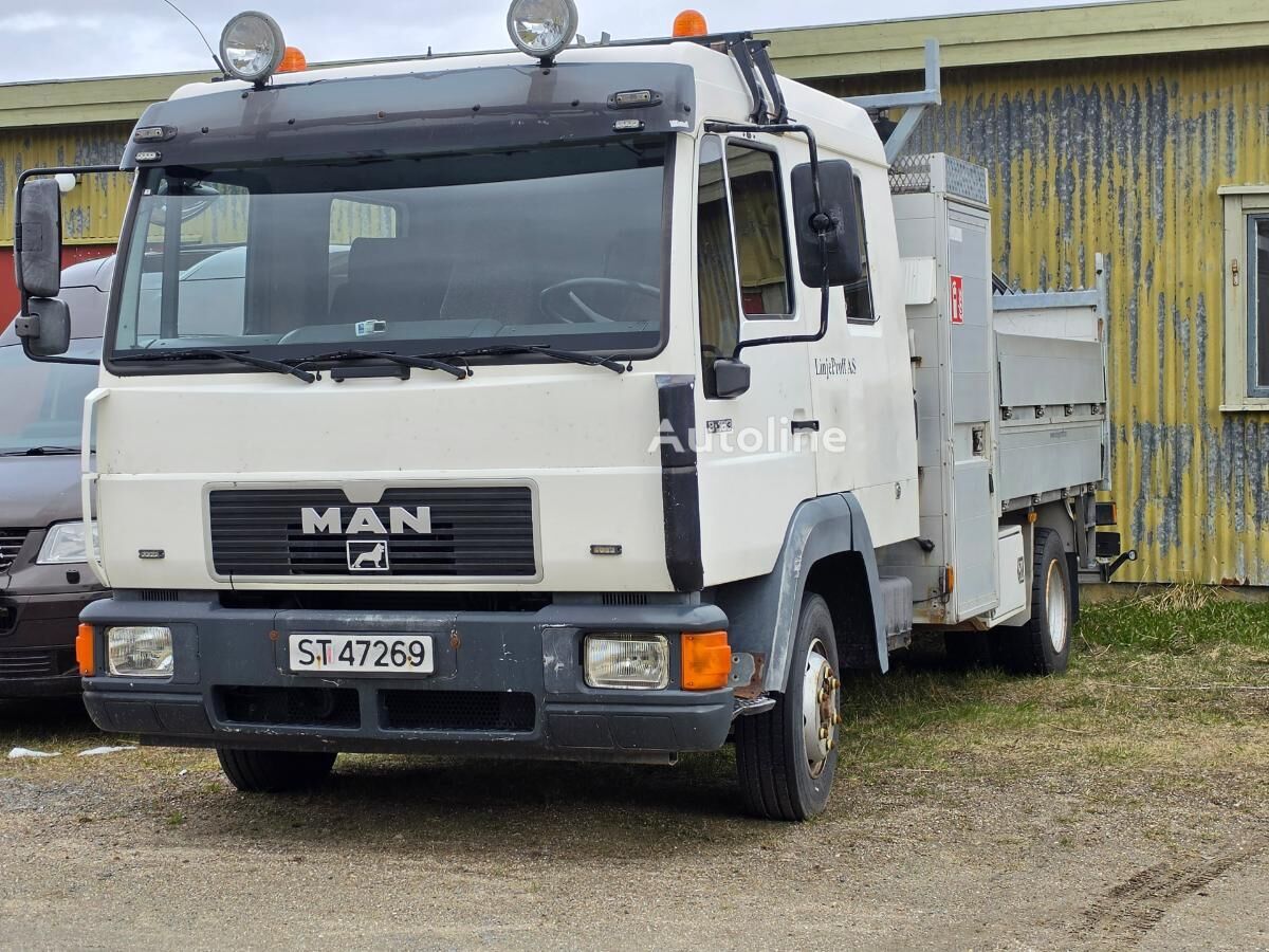 Prodaje se MAN 8.163 LC8.163 LC Planbil/Mannskapsbil med kran – 5 seter – Serti kamion s ravnom platformom na aukciji