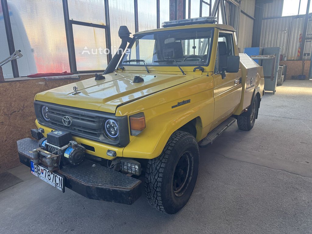 Toyota Land Cruiser 79 šlep auto
