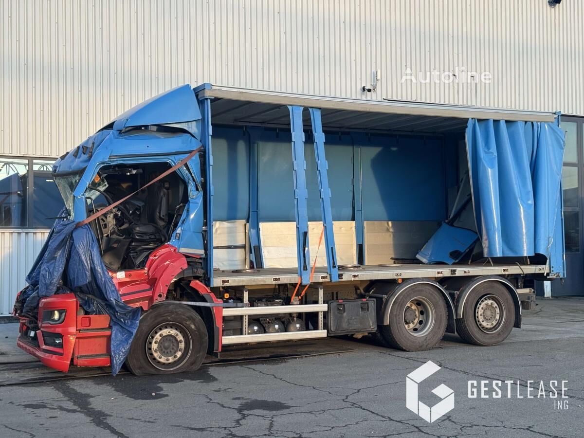 MAN TGS 26.430 kamion s ceradom nakon udesa