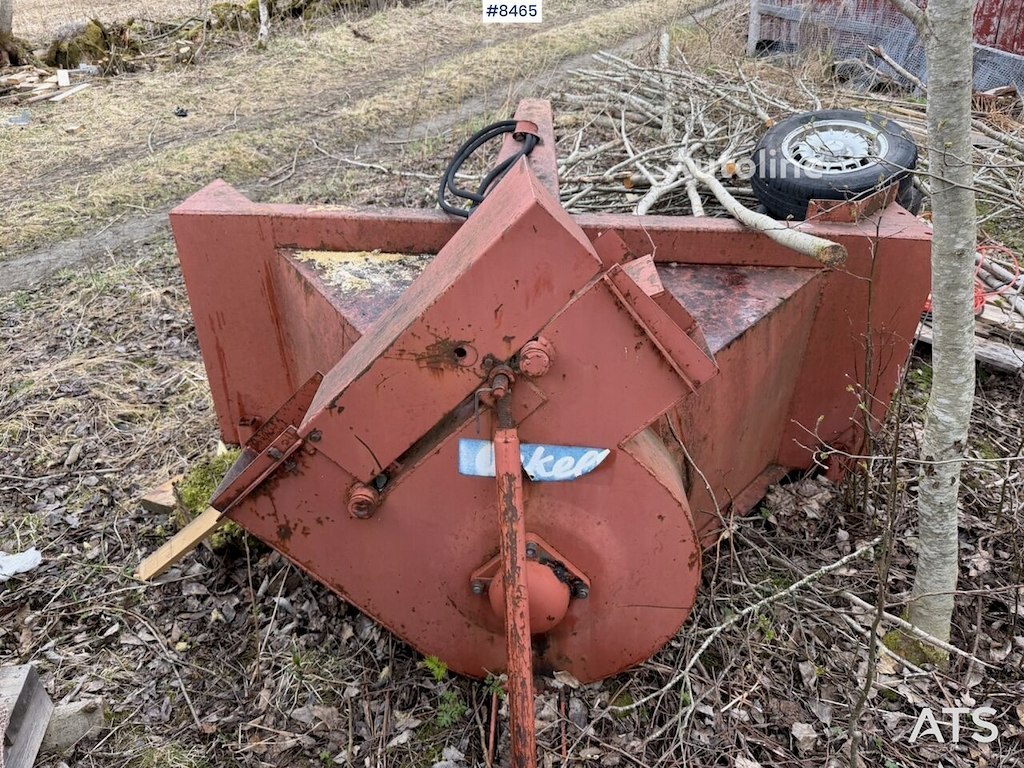 Dalen montirani čistač snega