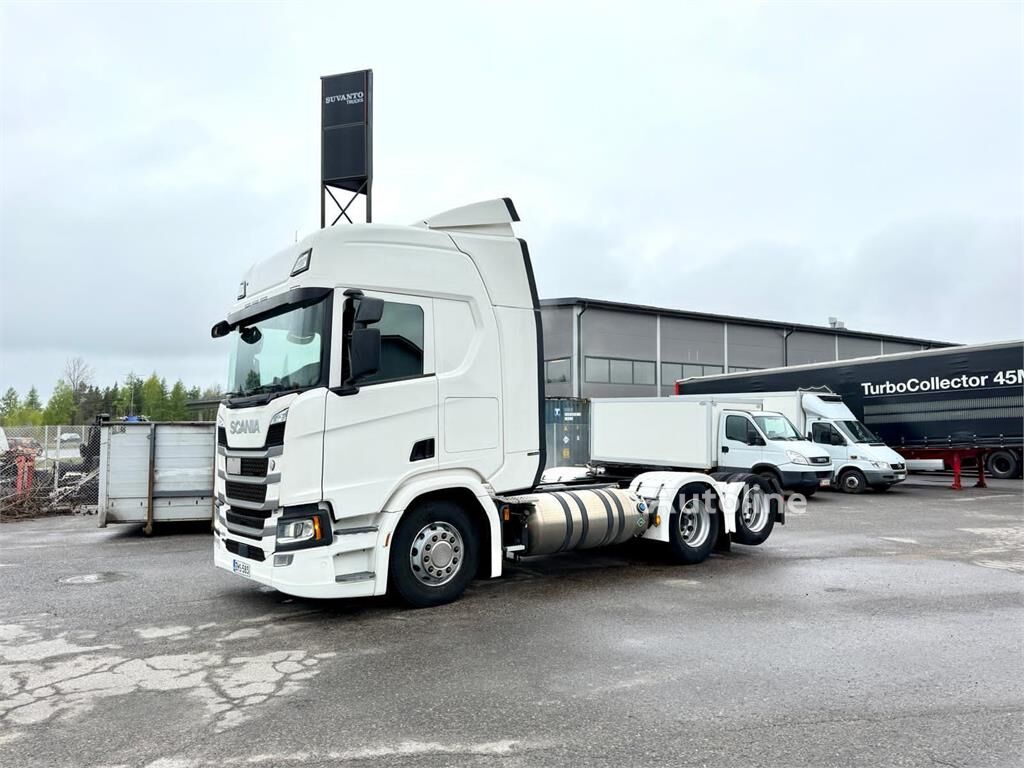 Scania R410 6x2 LNG tegljač