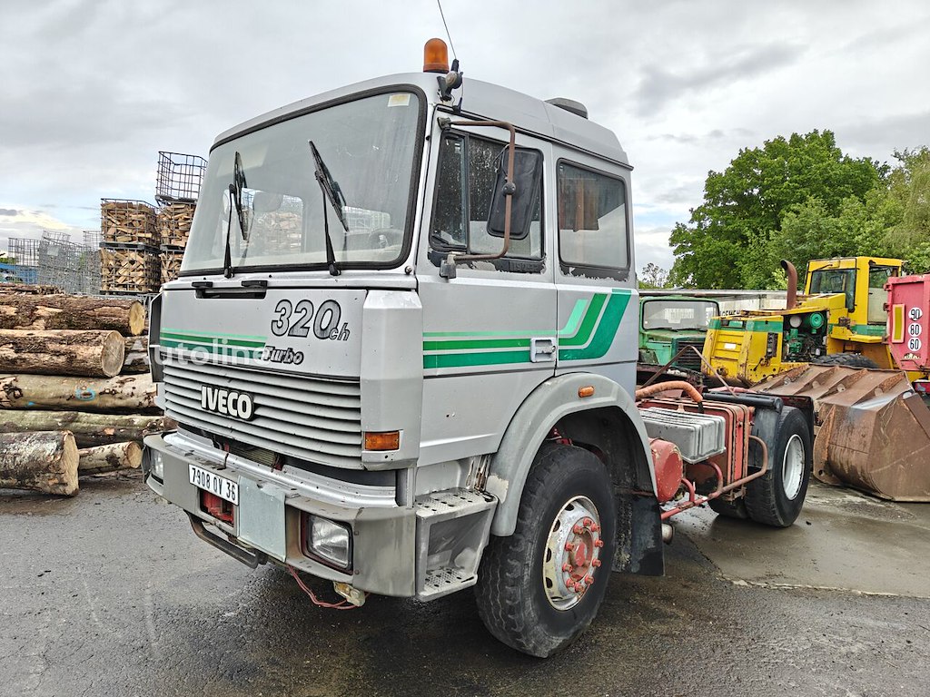 IVECO 190.32 tegljač