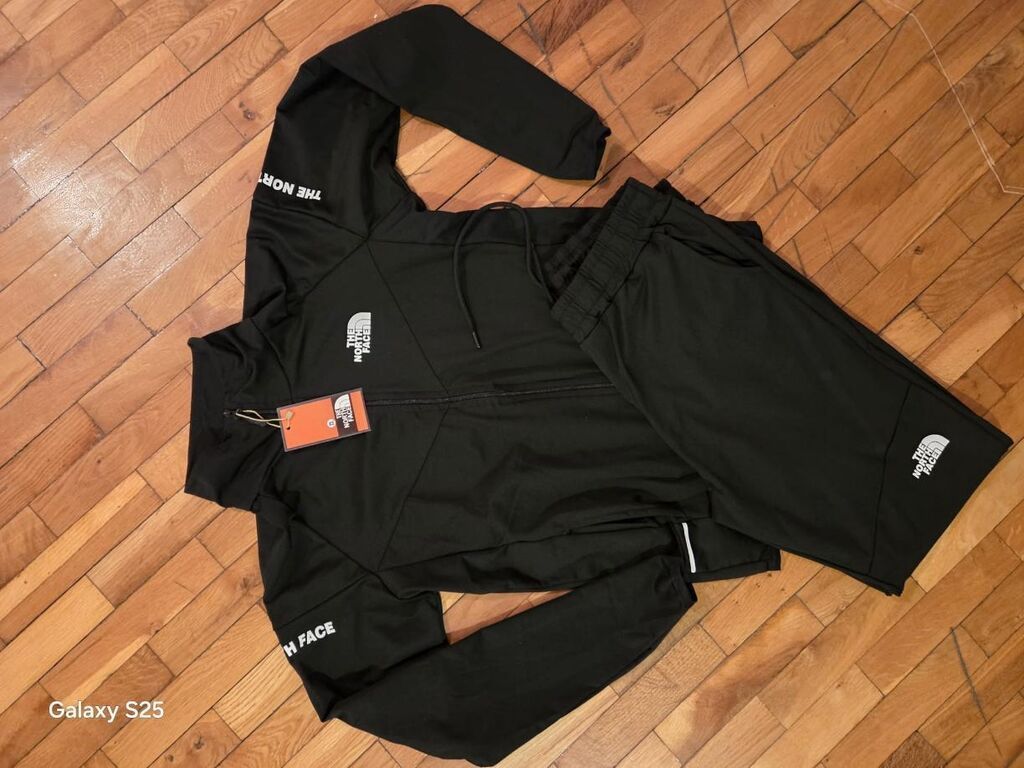 The North Face komplet trenerke muski gornji i donji deo. - Boja crna