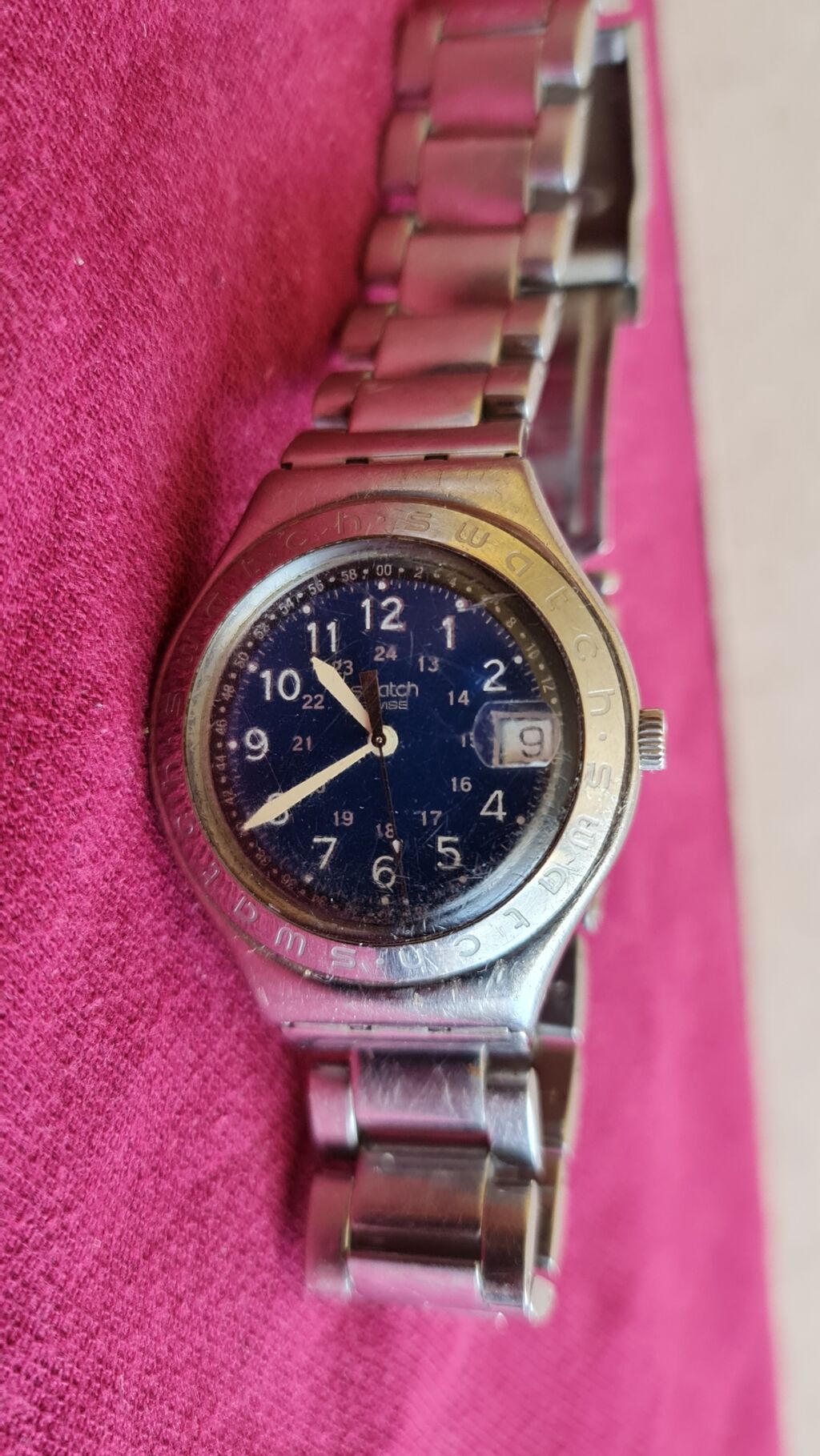 Swatch muški ručni sat – Swiss Made - Kućište i narukvica od