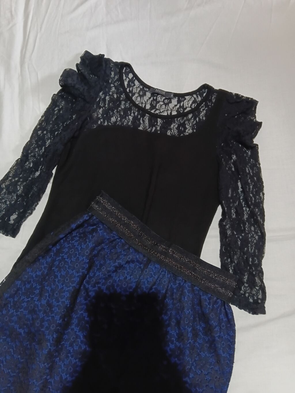 Elegantna ženska kombinacija: crna čipkana bluza + suknja u