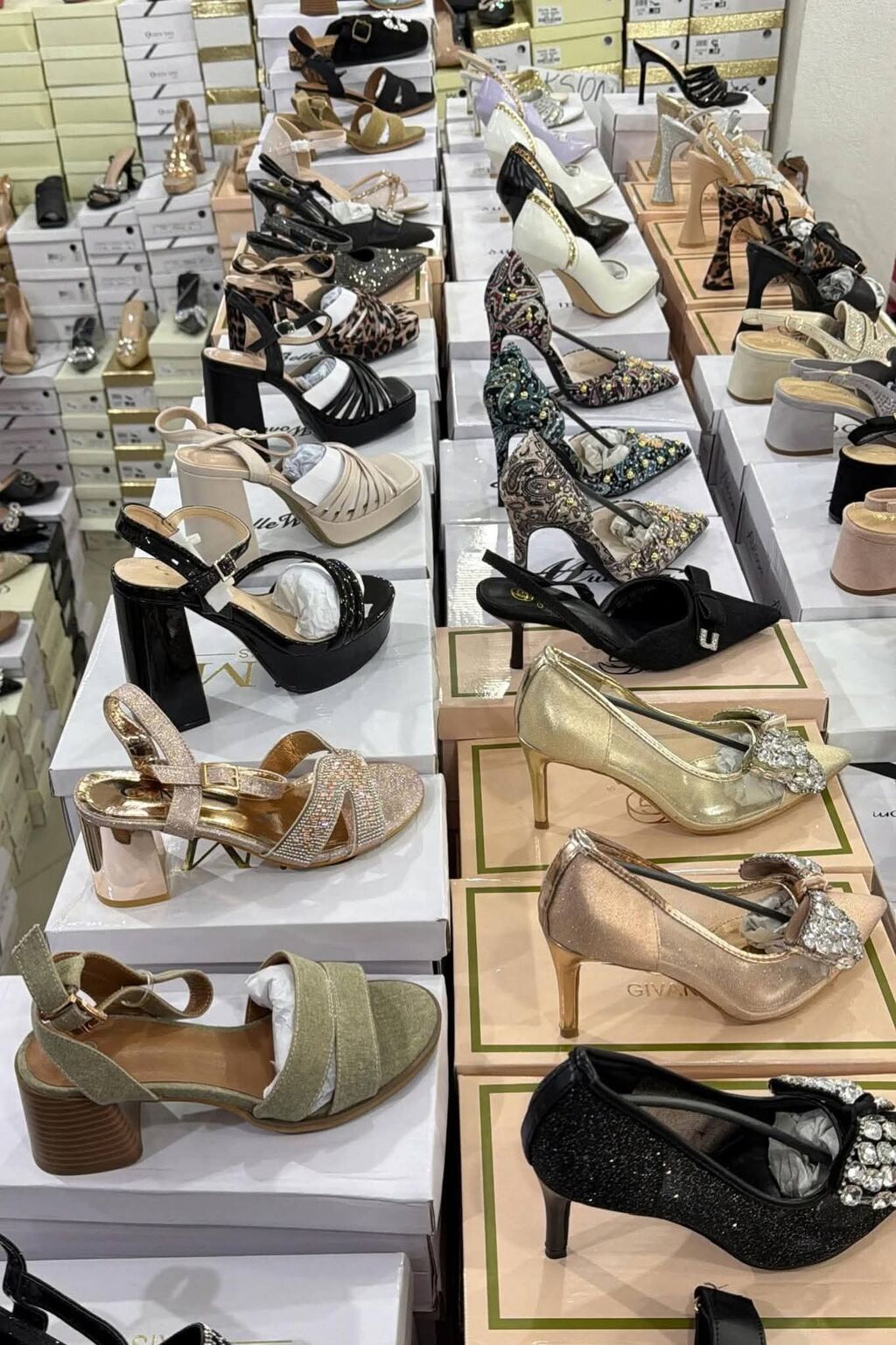 Ženska obuća – elegantne sandale i salonke - Veliki izbor modela za
