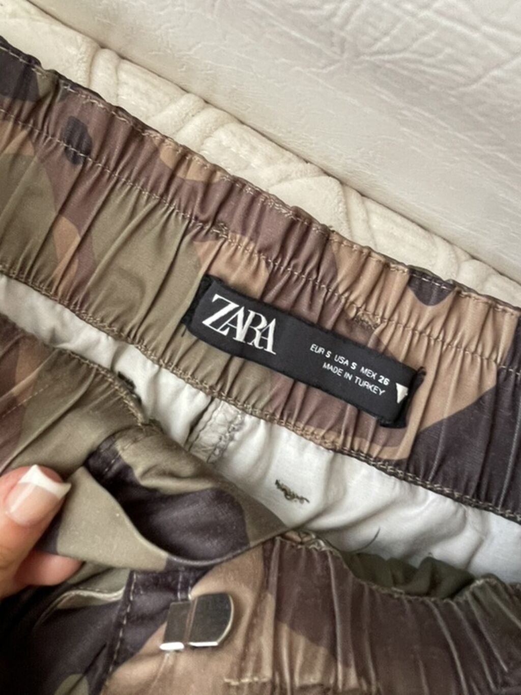 ZARA cargo pantalone – vojnički (kamuflažni) print - Model: cargo