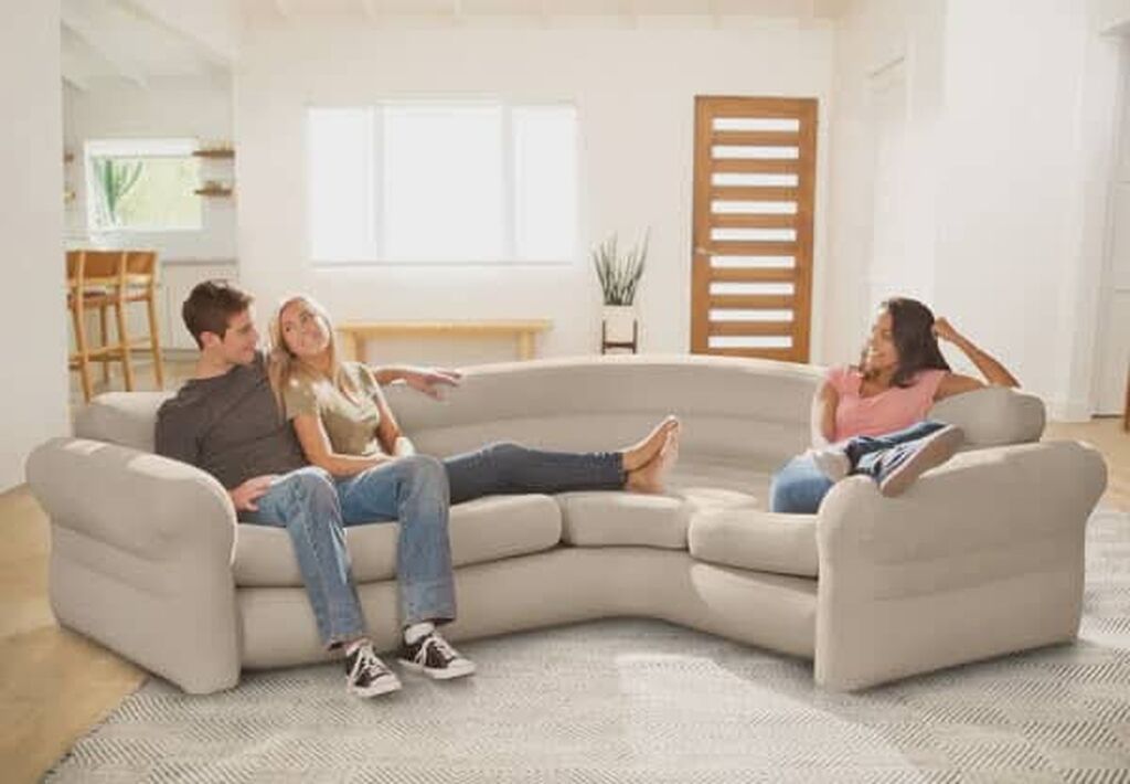 68575 Ugaona sofa na izvlačenje Ova sofisticirana ugaona sofa bež