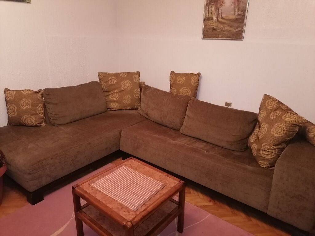 Ugaona garnitura Simpo "Pariska noć", u odličnom stanju. Ima mehanizam