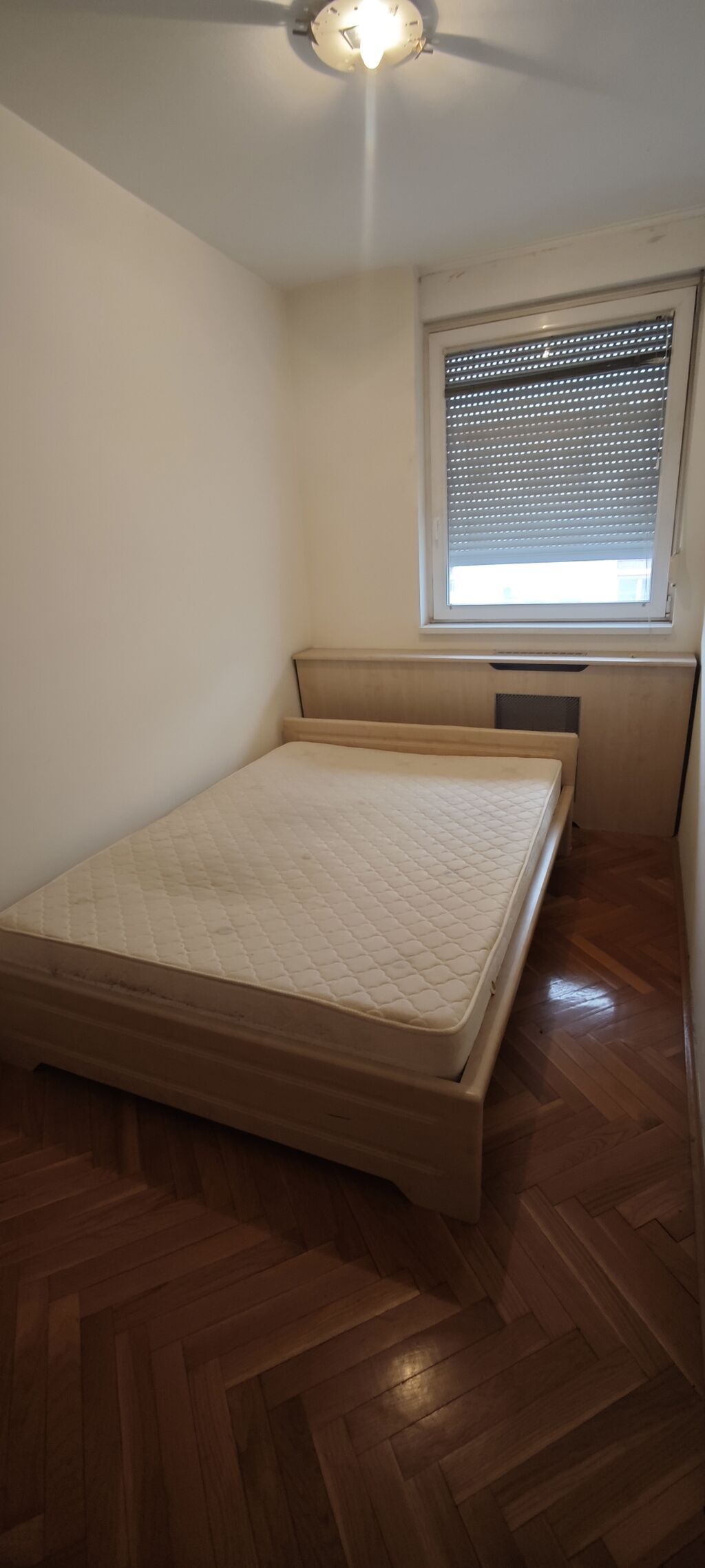 Bračni krevet sa dušekom, svetlo drvo - Dimenzije: okvir standardne
