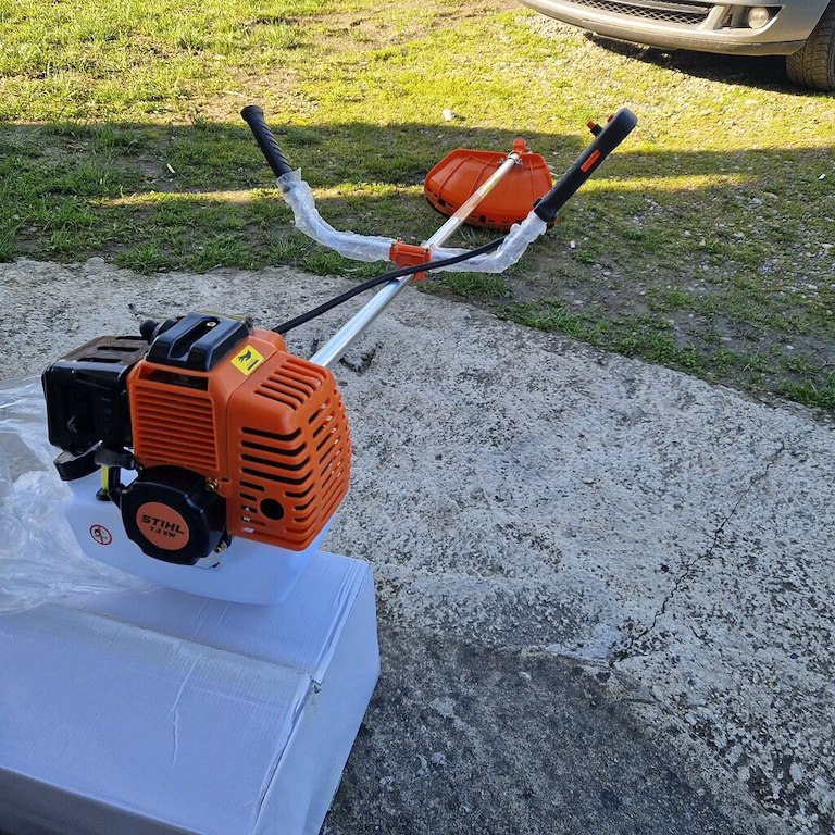 Benzinska motorna kosa (trimer) sa dvostrukim “bicikl” rukohvatom -