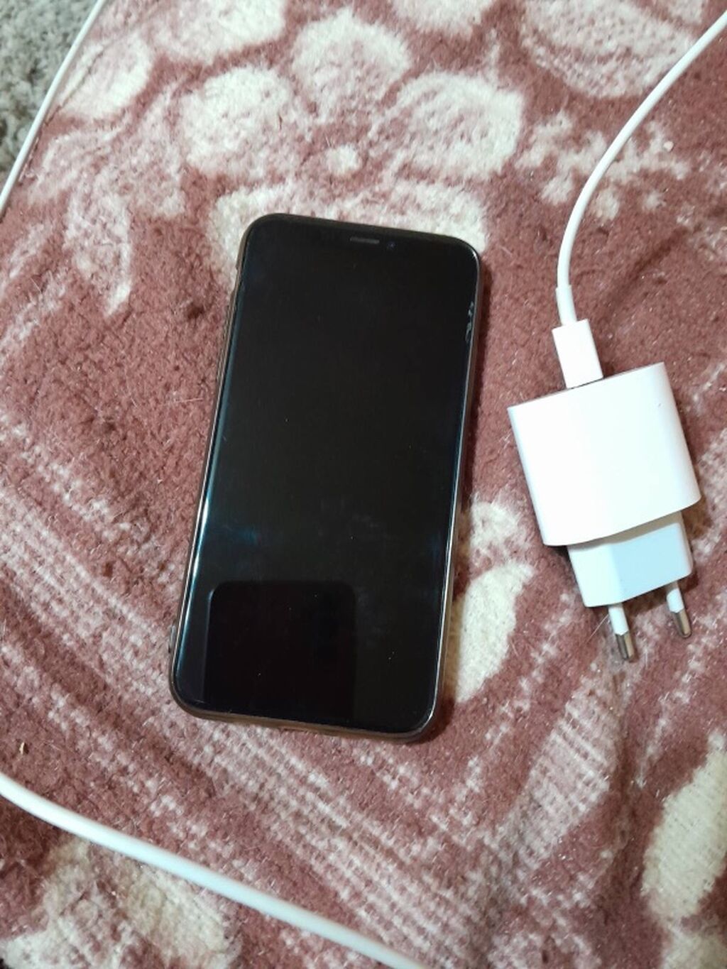 Apple iPhone X (srebrni) + punjač - Ekran 5.8" Super Retina OLED