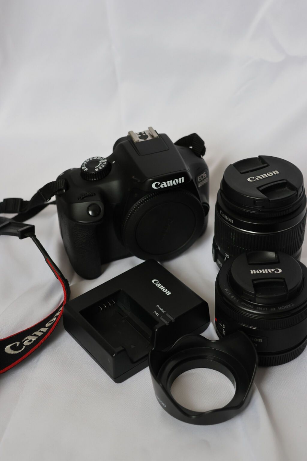 Prodajem Canon EOS 4000D u odličnom stanju, potpuno ispravan i lepo