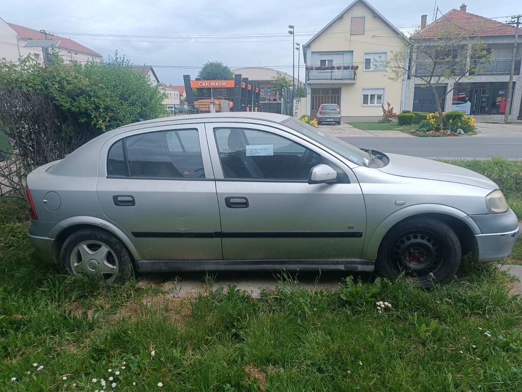 Opel Astra 2009 godina 1,7-dizeloko 190000 km,registrovan, motor