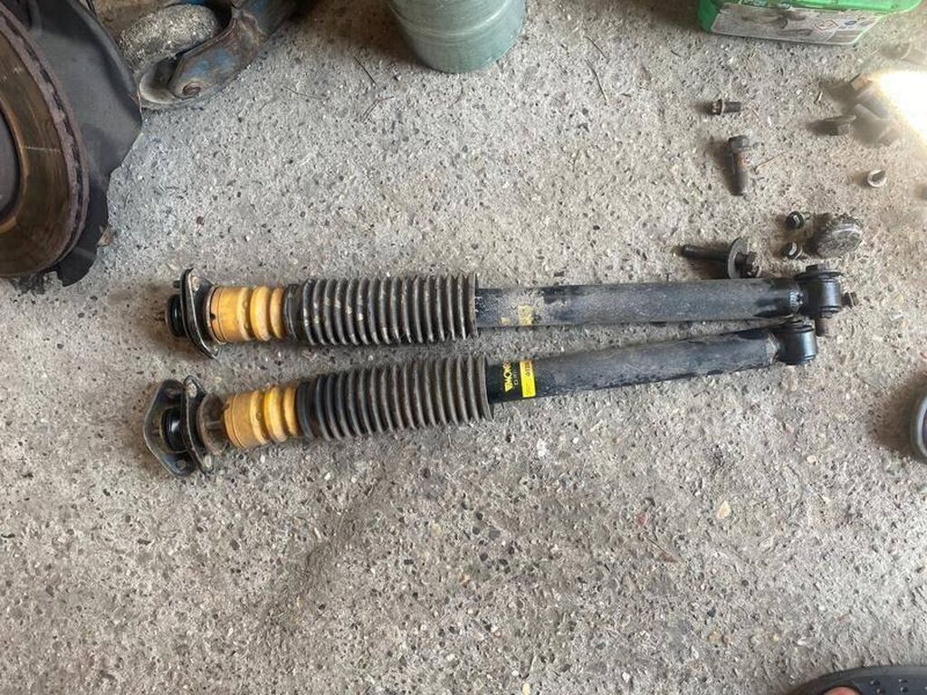 ZADNJI AMORTIZERI E46 ZA BMW SERIJA 3 OD 1998. DO 2005. GOD. |