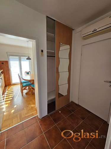 Izdaje se kompletno namesten 2.0 stan na Banjici