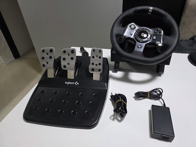 Logitech G920 Driving Force volan + pedale za Xbox  PC
