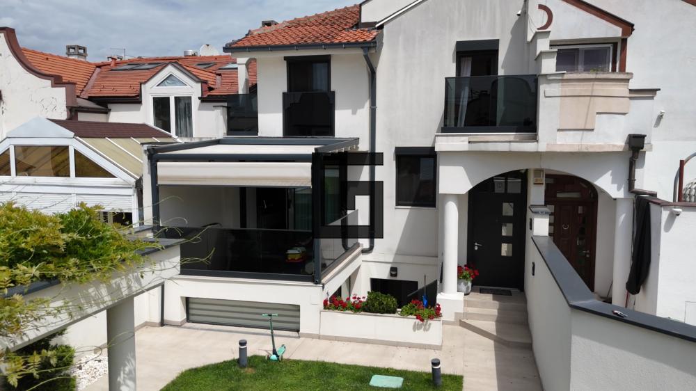 Vojvođanka, lux kuća, 211m2, 3 etaže ID#2081
950.000 €