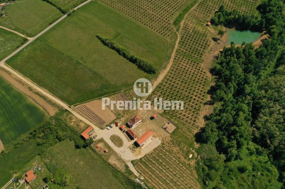 Aranđelovac - Misača, kuća 140m2, imanje 7.44ha, uknj. ID#1437
385.000 €