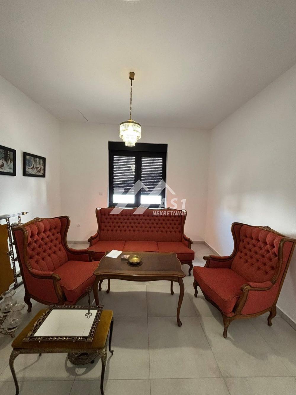 Izdajem renoviran komforan poslovni prostor na Telepu u Novogradnji !!! ID#6748
600 €