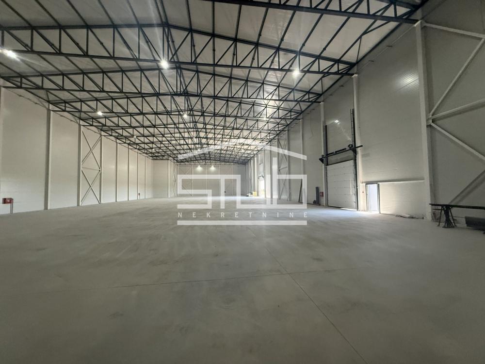 Nova hala sa šleperskim prilazom u Ugrinovcima, Izdavanje! ID#1561
16.500 €