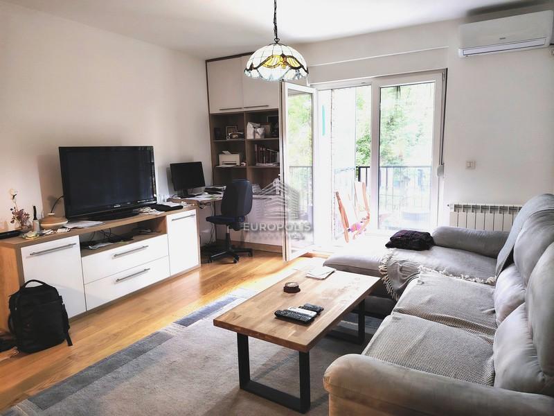 Uknjižen trosoban stan sa garažom ID#9473
280.000 €