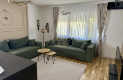 Elegantan stan u novogradnji sa garažom i video nadzorom