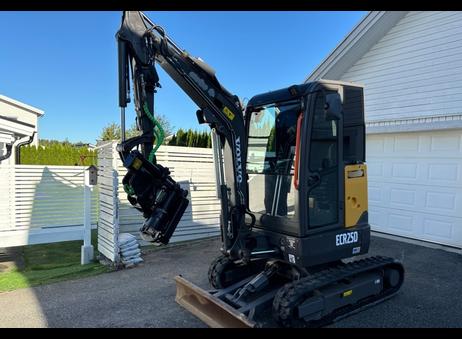 Мини багер 2019 Volvo ECR25D + приколица