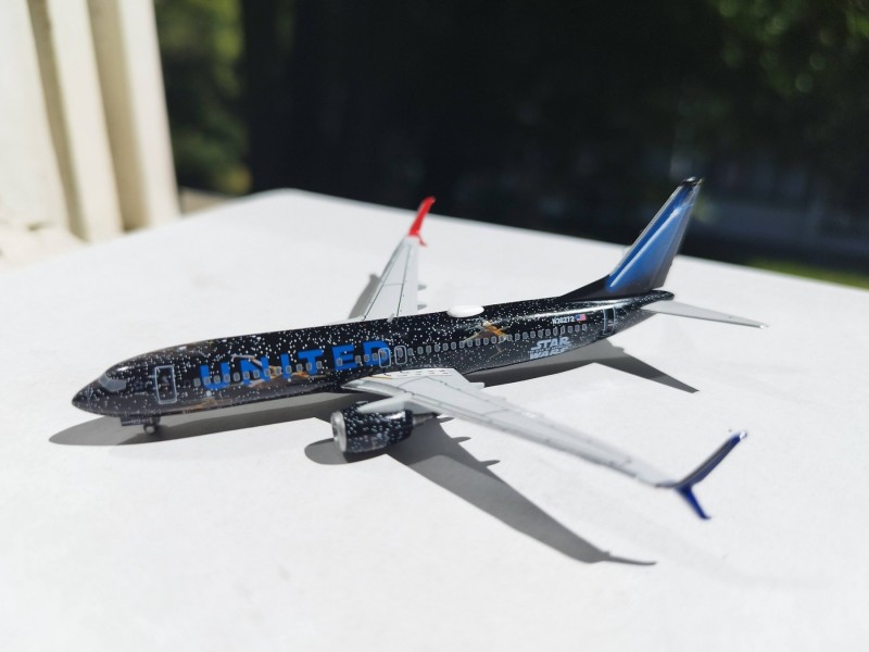 Avion United Airlines Star Wars B737-800