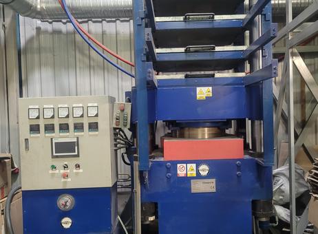 Hidraulična presa Haven XLB-350T-700x700x4 PLC