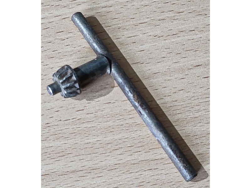 Ključ za futer bušilice (ptt 200 din.)