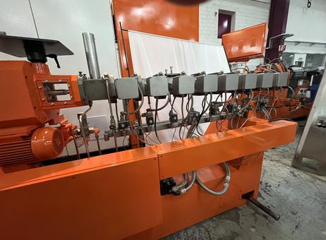 Dvošnekni ekstruder Leistritz ZSE 40 HP - 40D