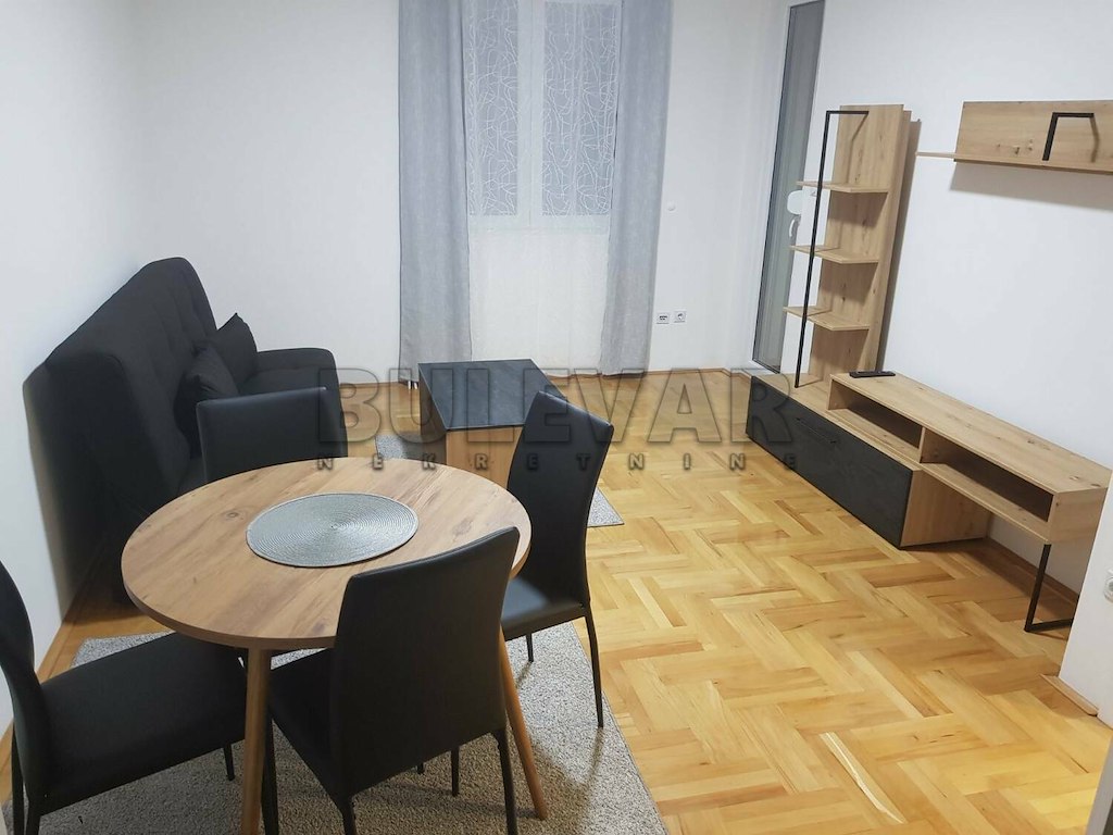 Jednoiposoban stan, Niš - Donja Vrežina | Izdavanje · 42m² · 300€