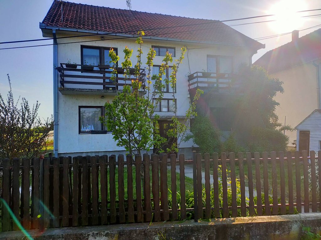 Kuća, Obrenovac - Veliko Polje | Prodaja · 220m² · 120.000€