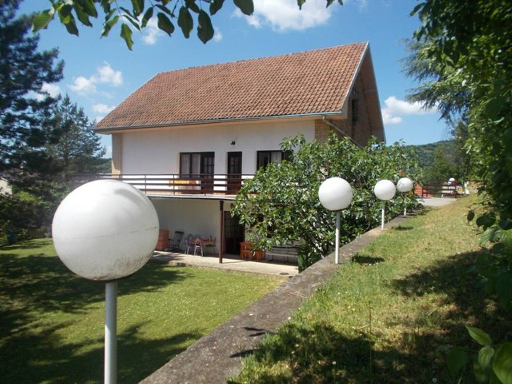 Kuća, Irig | Prodaja · 360m² · 1€