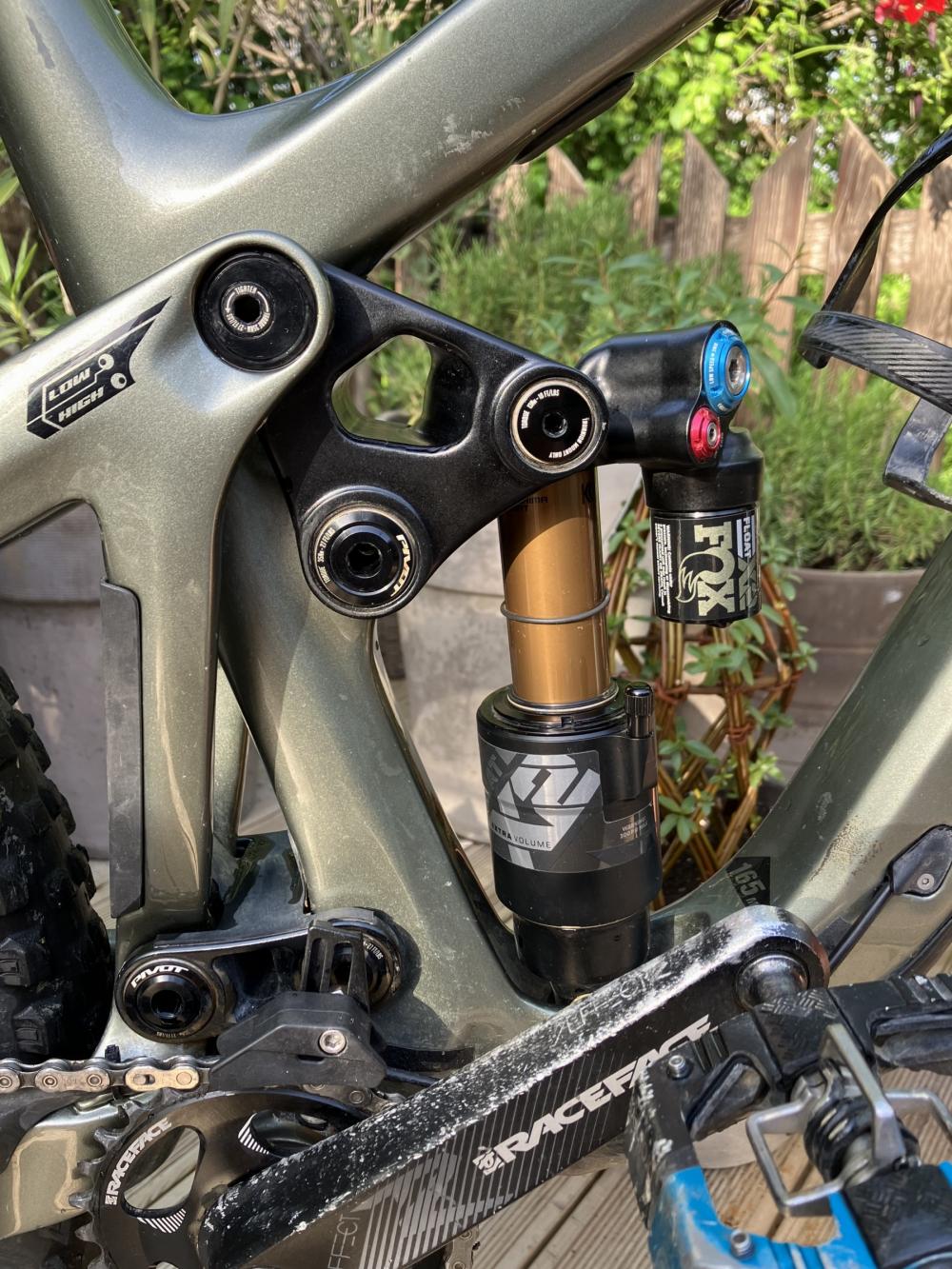 2022 PIVOT FIREBIRD Pro XTXTR Carbon wheel build