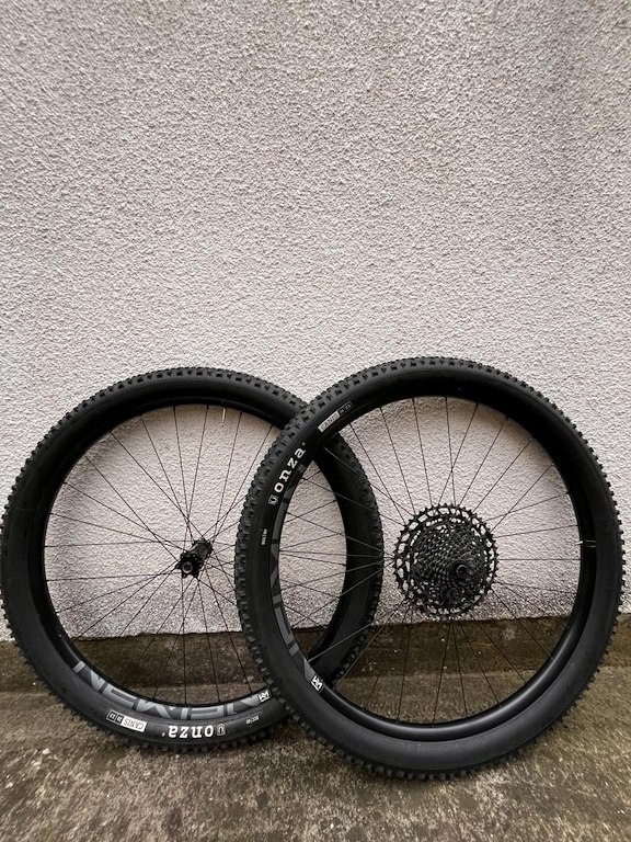 Newman 29 Boost točkovi komplet gume kaseta12spd