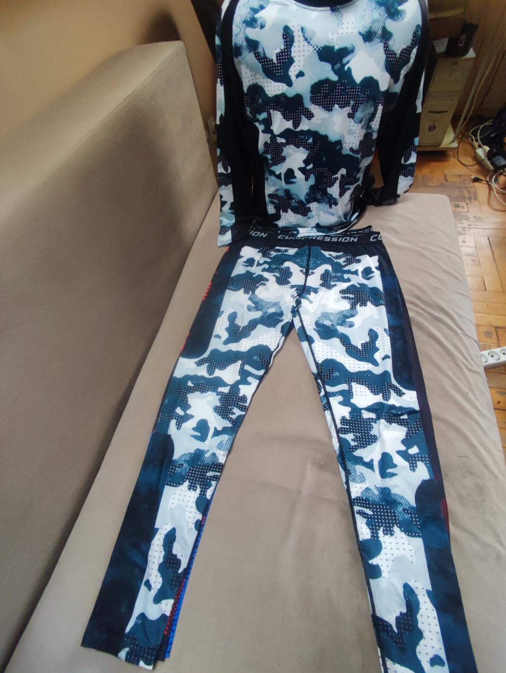 Komplet aktivnog veša s helankama maskirno M-XL