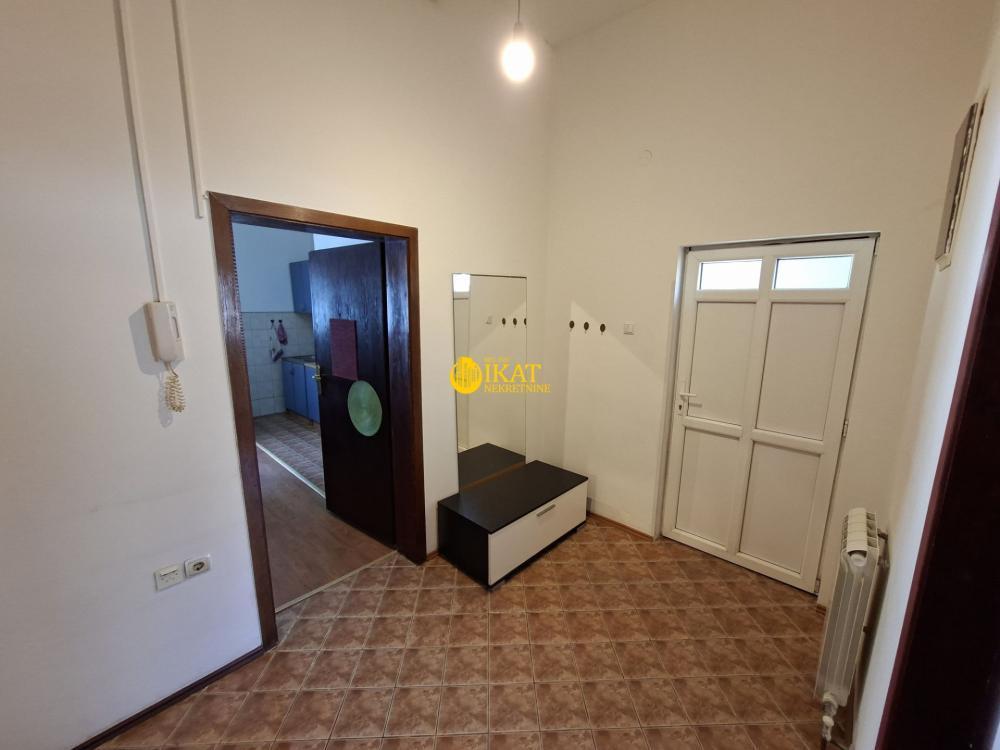 Steve Žigona, Dvoiposoban stan za izdavanje, 47m2, 300€