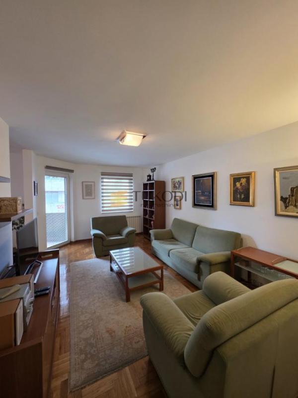 Trosoban stan za izdavanje, 100m2, 1.400€