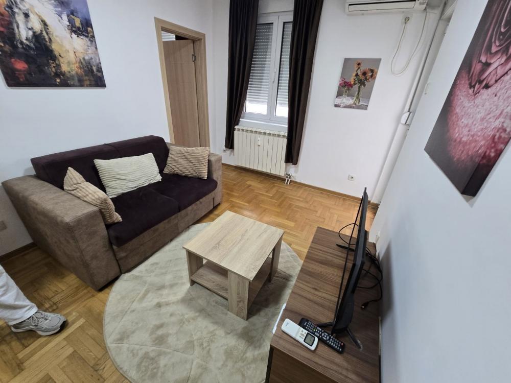 Marka Oreškovića, Dvosoban stan za izdavanje, 40m2, 500€