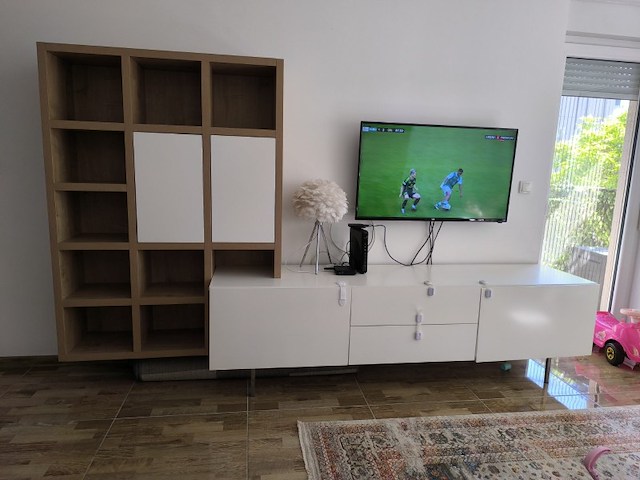 Prodajem TV komodu
