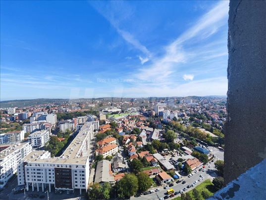 Konjarnik,Rudo,Petosoban stan kod Aviv centra